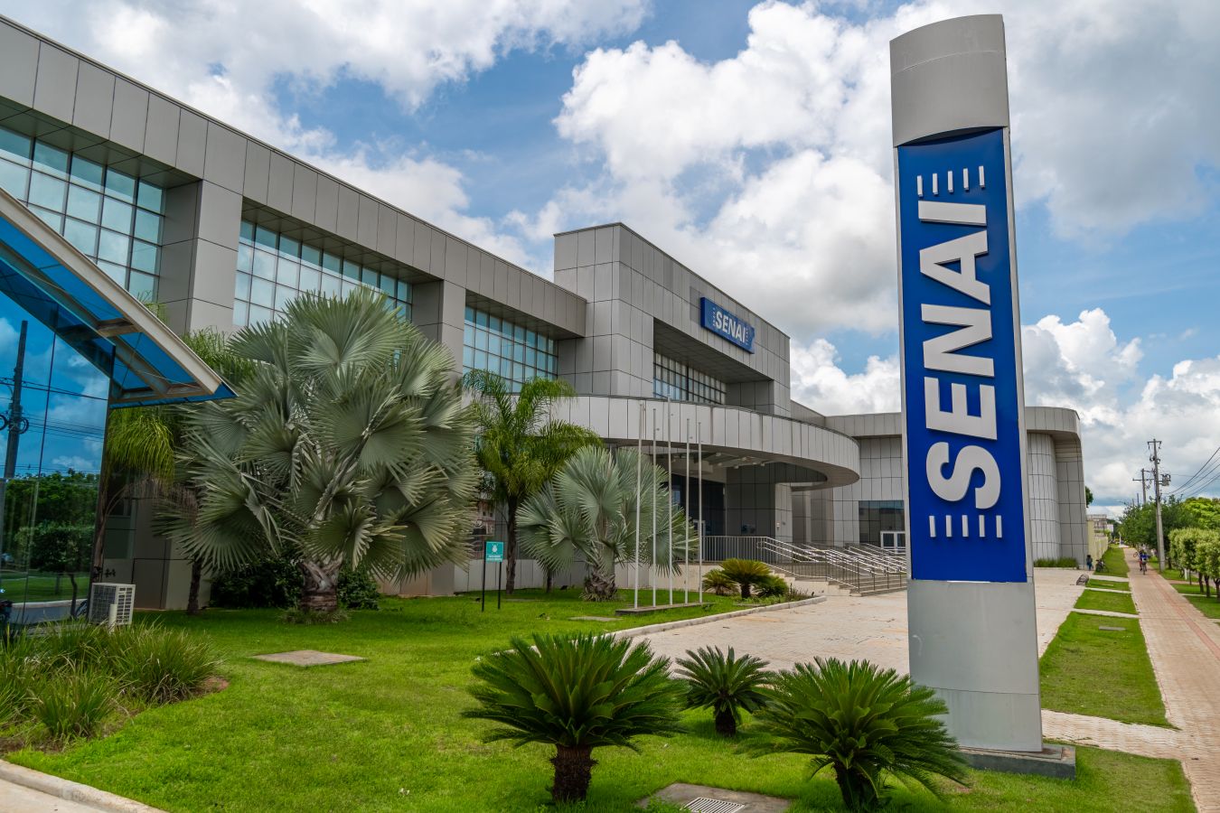 Senai paga para estudantes de cursos que queiram se profissionalizar ...